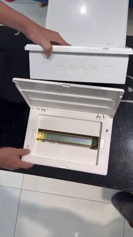 [ahalong.vn] So sánh tủ điện 12 cũ và mới của hãng Simon Tây Ban - YouTube