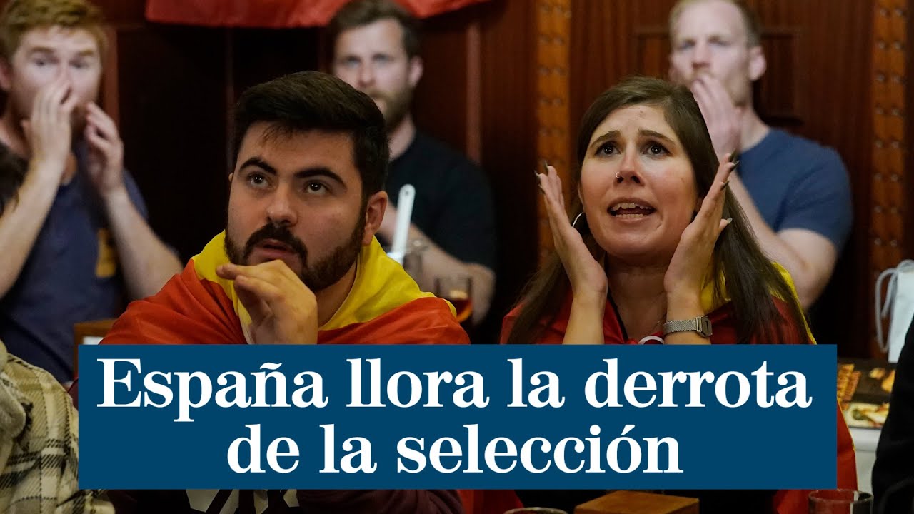España llora la derrota de la selección en el Mundial - YouTube