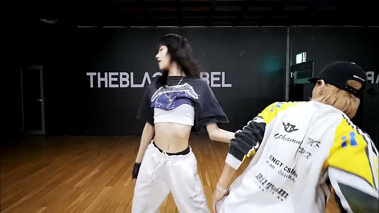 SHOONG Dance.(LISA of Blackpink)#lisa#shoong#taeyang - YouTube
