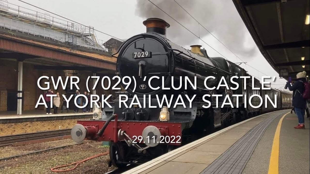 GWR (7029) ‘Clun Castle’ at York Railway Station (29.11.2022) - YouTube