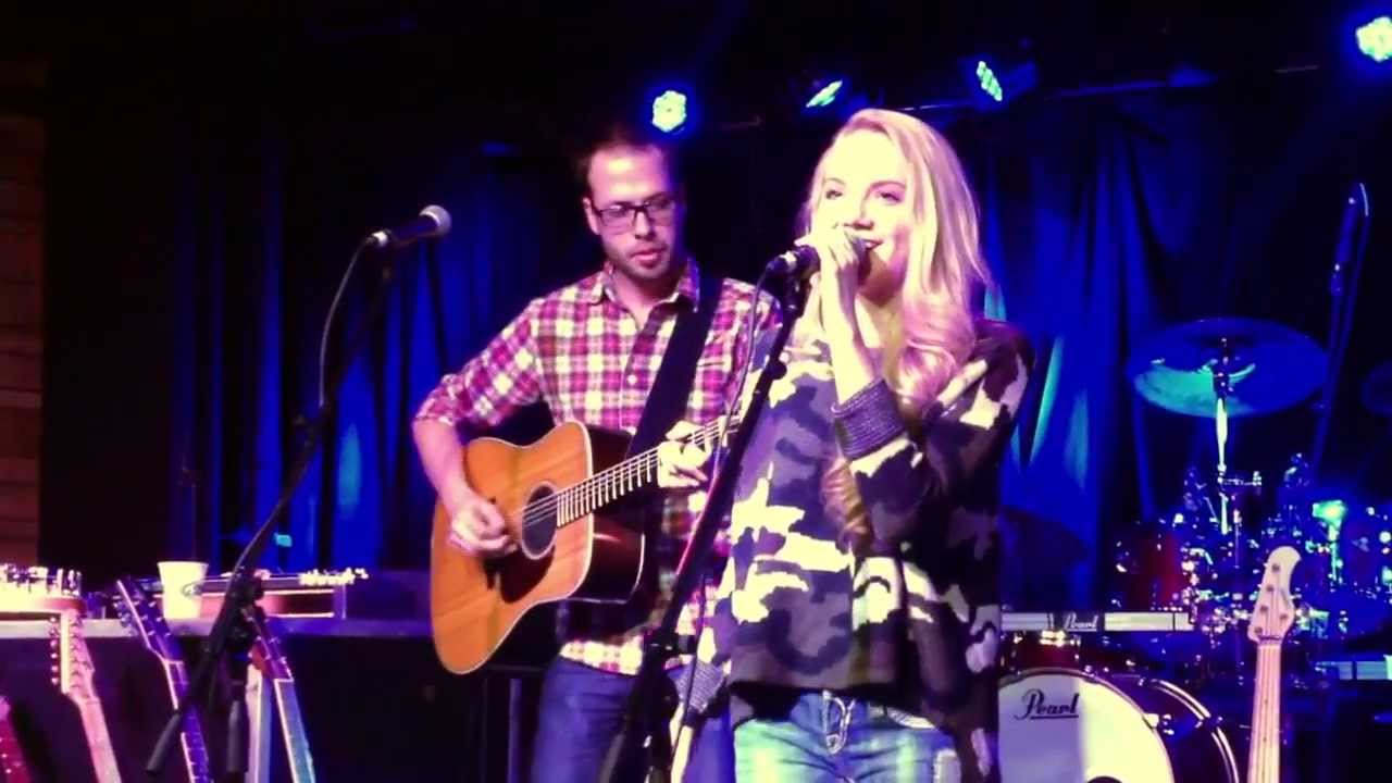 Danielle Bradbery 'Who I Am', Toby Keith's, Cincinnati - YouTube