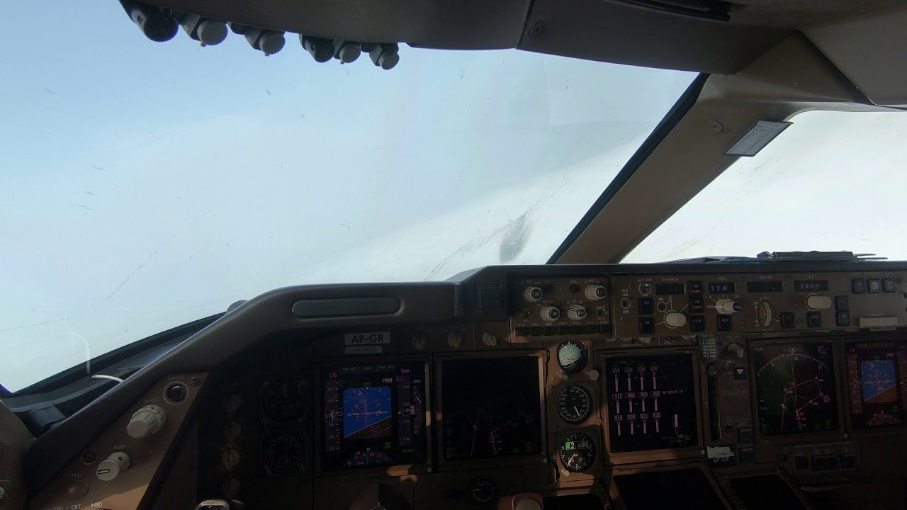 BOEING 747 400 TAKEOFF PILOT VIEW - YouTube