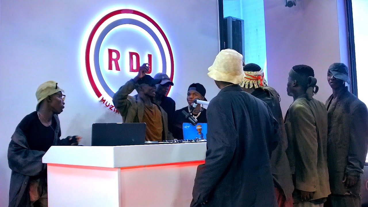 MISO MISSONDO NA WAZEE WA MAKOTI WANAZIPIGA LIVE MJENGONI😁😁 - YouTube