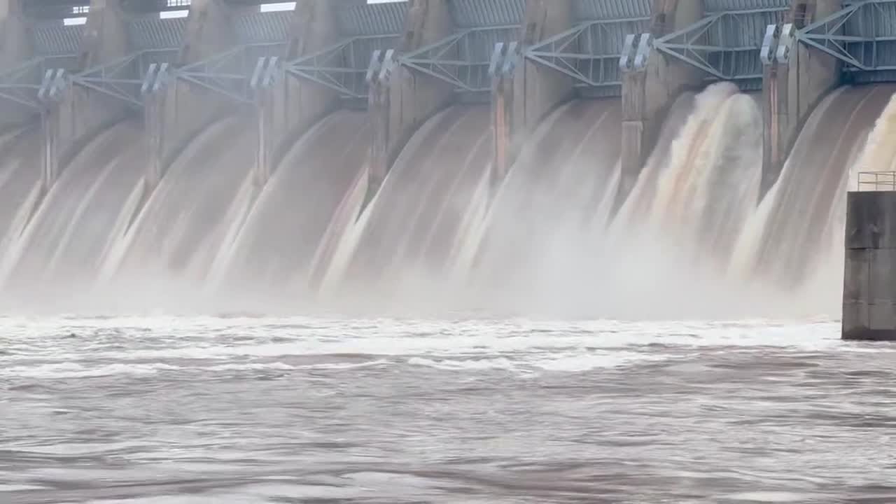 Footage of flooding at Keystone Lake 2025 - YouTube
