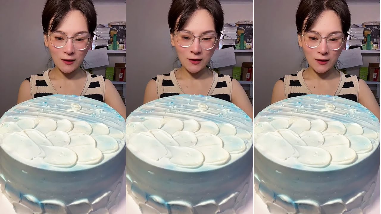 ASMR🍰Eating Blue Cream Cake🍰 (soft and waxy sound) 크림 케ց 먹방 MUKBANG ...