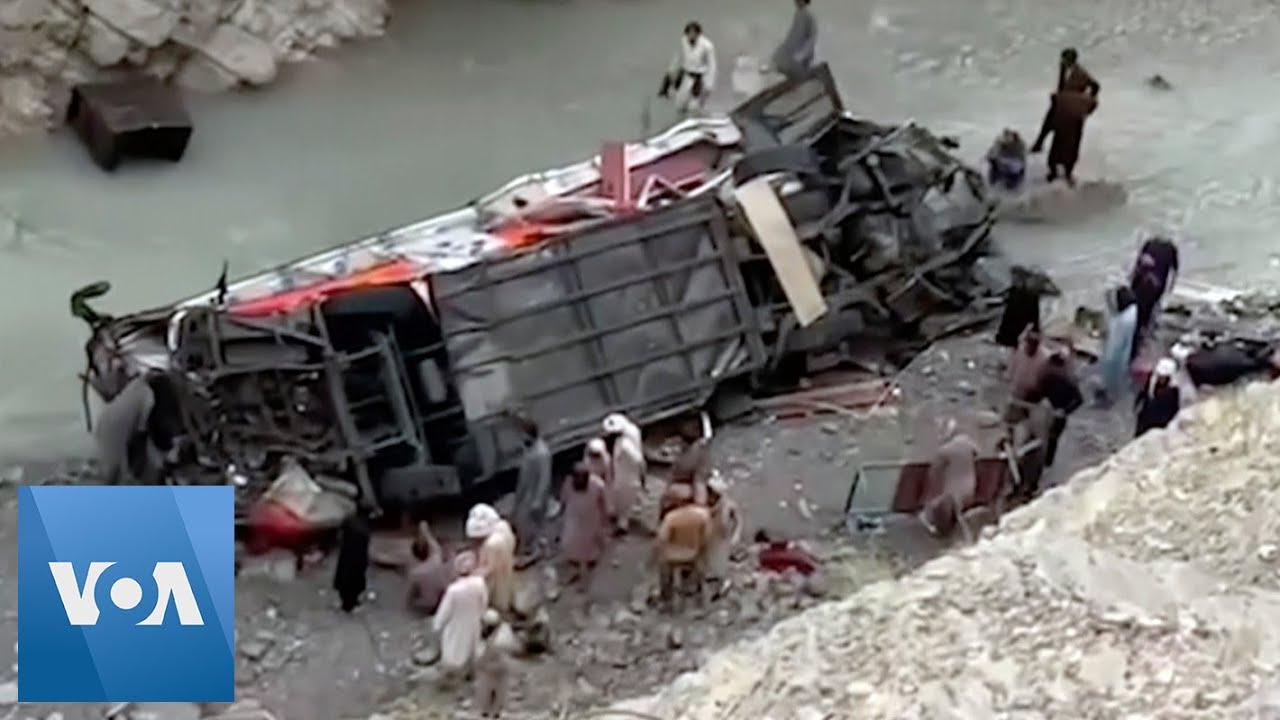 Bus Accident in Pakistan Kills 19 People - YouTube