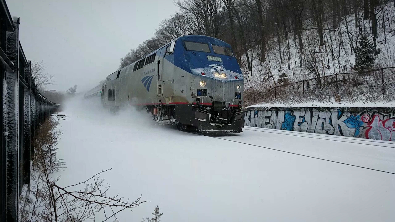 Amtrak Plows Snow w/sick horn - YouTube
