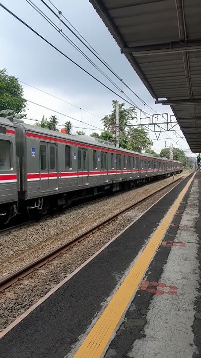 KRL JR 205 Series tiba di Stasiun Kramat. #jr205 #keretaapi # ...