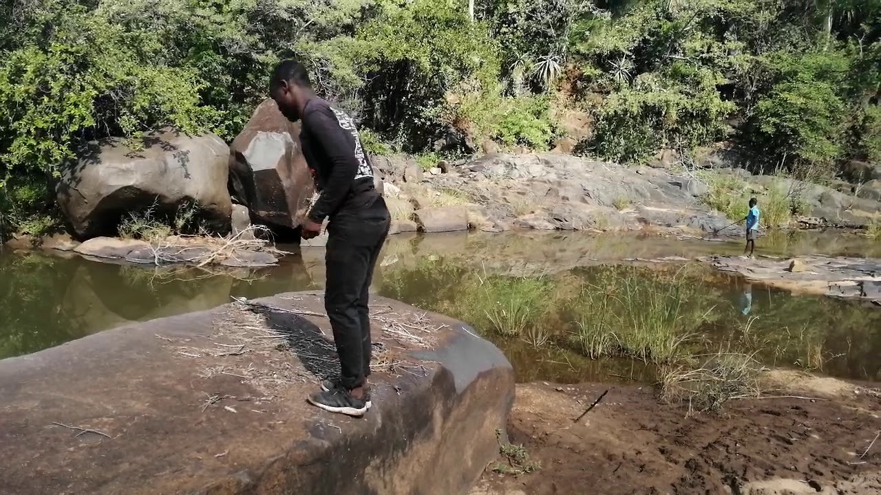 Simbarashe chimhepo doing lock down thing at nyaguwe river in murewa ...