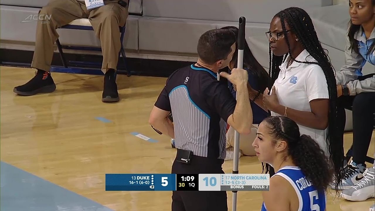 Awkward Moment Ref Tells Floor Cleaner She's In The Way Of The Game 😂 ...