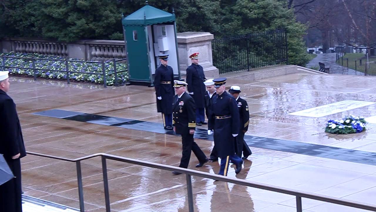 Taps at the Tomb of the Unknown Soldier - YouTube