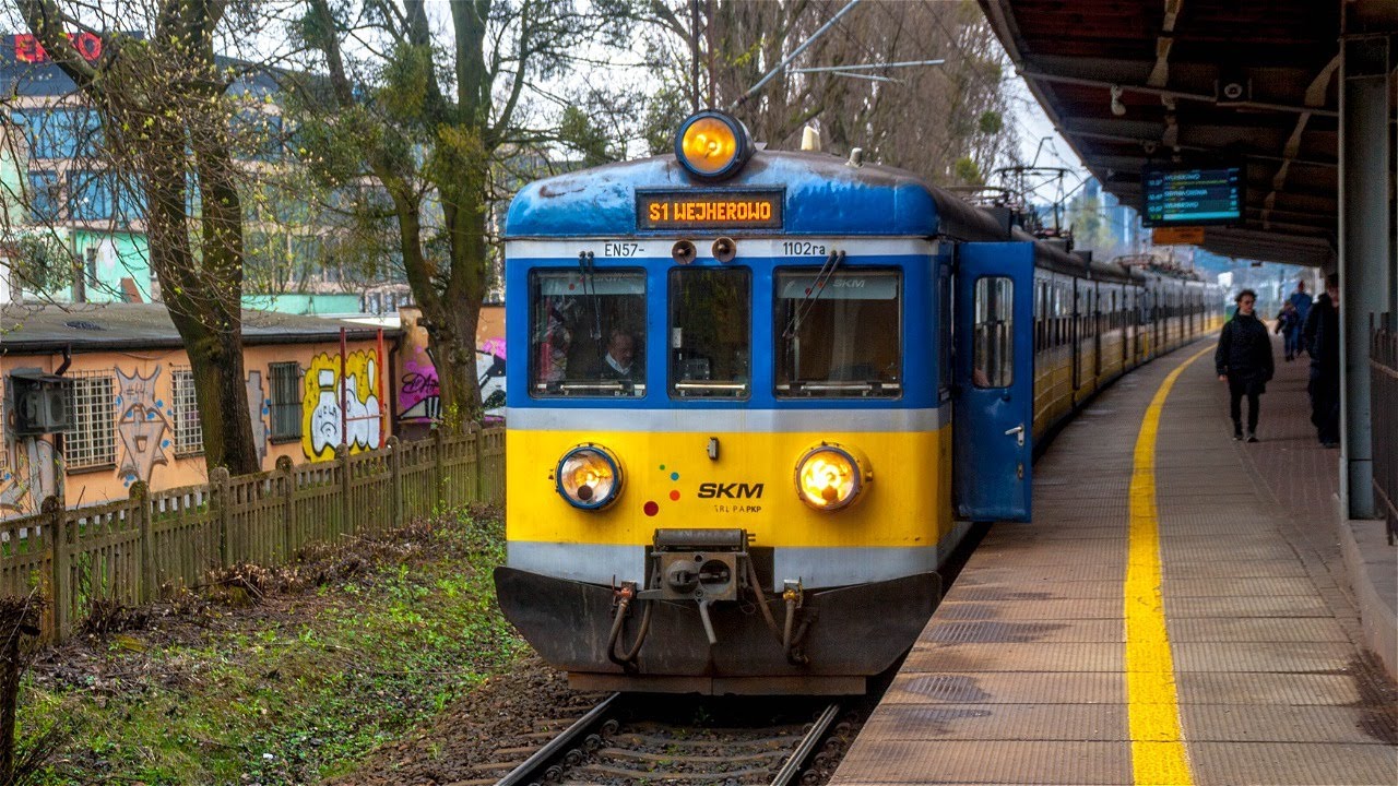 Przejazd EN57-1102 "Classic" SKM Trójmiasto, czyli ostatni czynny EN57 z siedzeniami z dermy ...