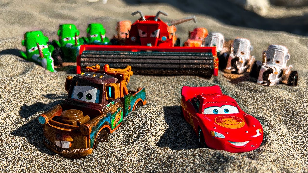 Disney Pixar Cars fall in the water: Lightning McQueen, Dinoco, Mack ...