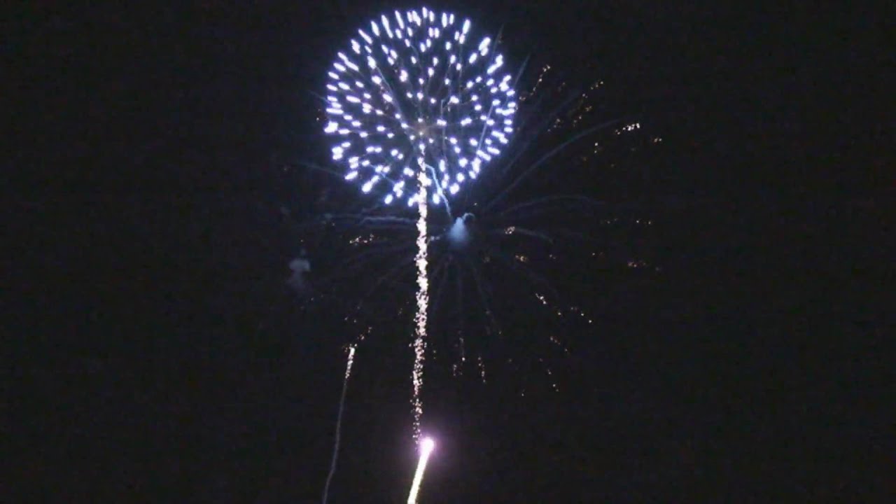 Stone Harbor Fireworks July 4 2010 Part 2 - YouTube