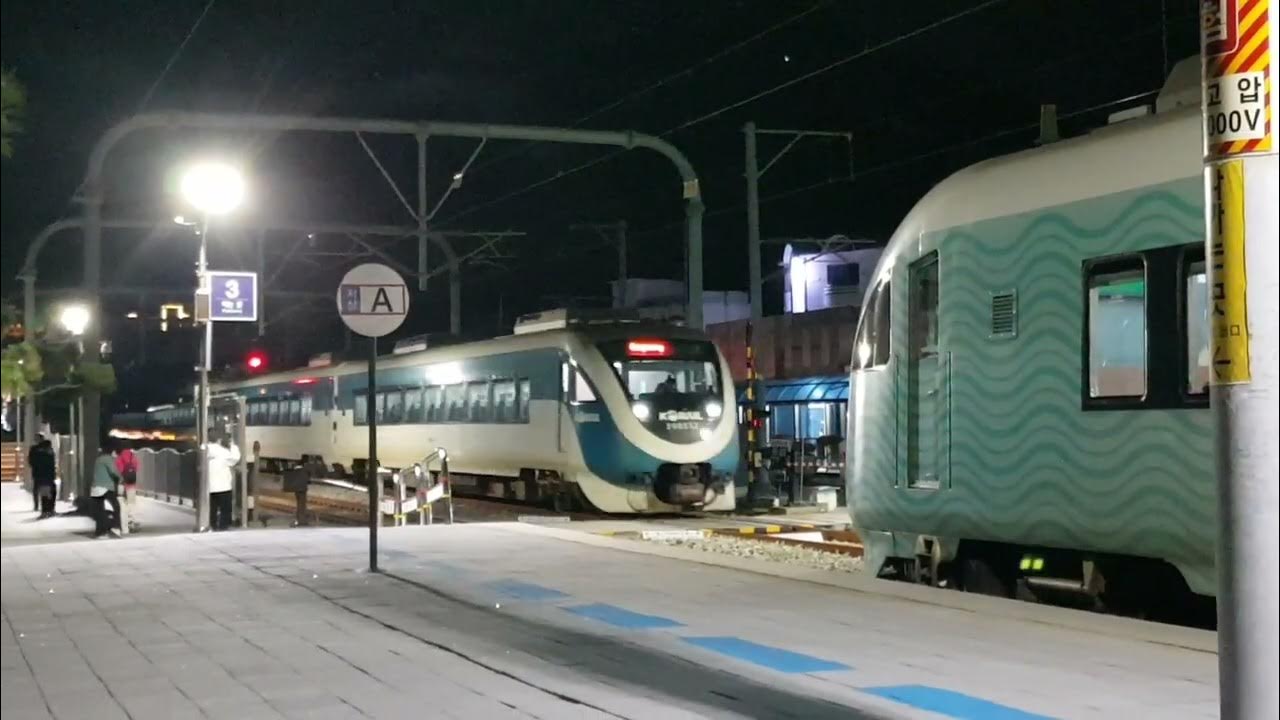동해산타열차와 누리로열차교행 - YouTube