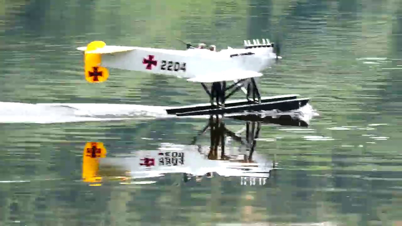 Hansa Brandenburg W29 - YouTube