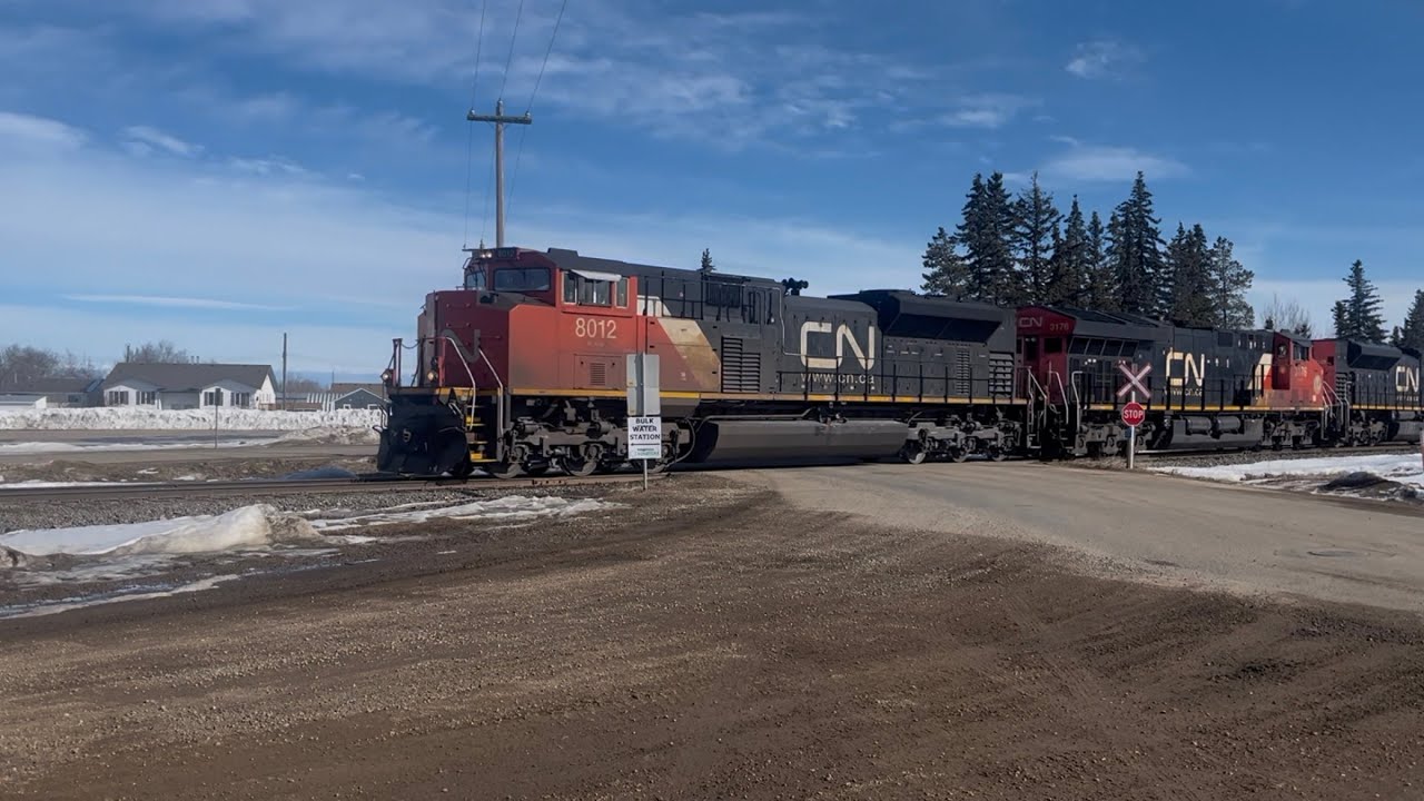 CN 8012 leads a long northbound G840 w/ an SD70ACe and a rare Alberta Government hopper! - YouTube