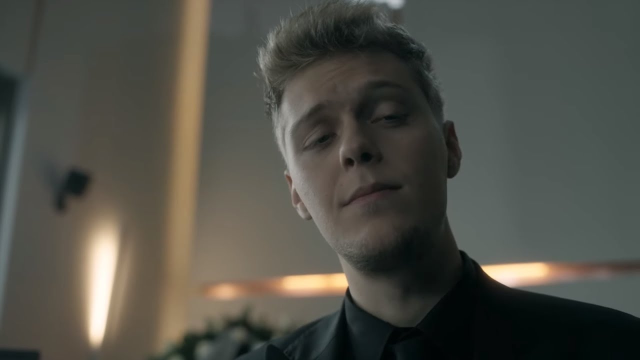 Co Langer Junior powiedział na pogrzebie ojca? [Chyłka - Kasacja] - YouTube