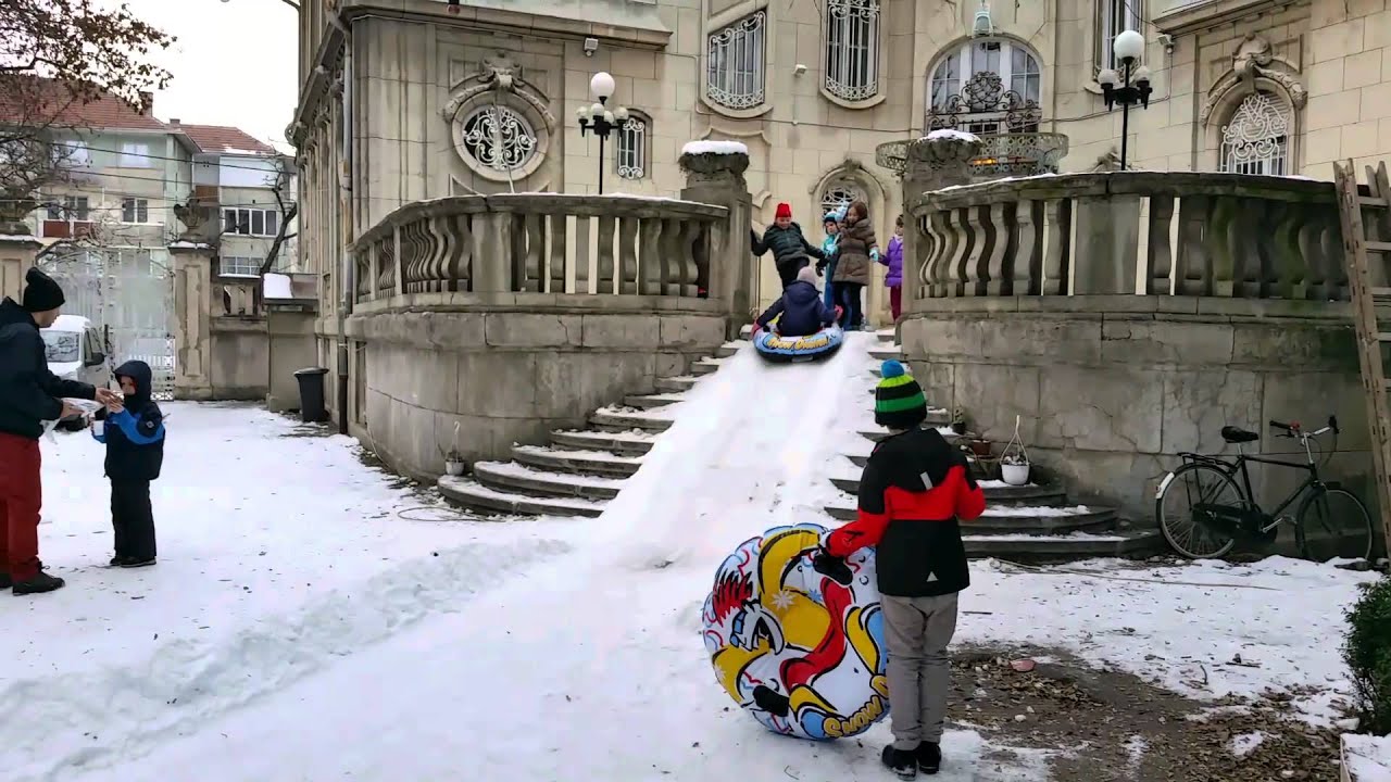 Snow Tube la Activitate Afara Timisoara - YouTube