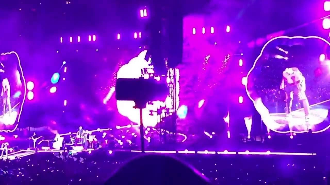 Coldplay Chicago 2016 - Every teardrop is a waterfall - YouTube