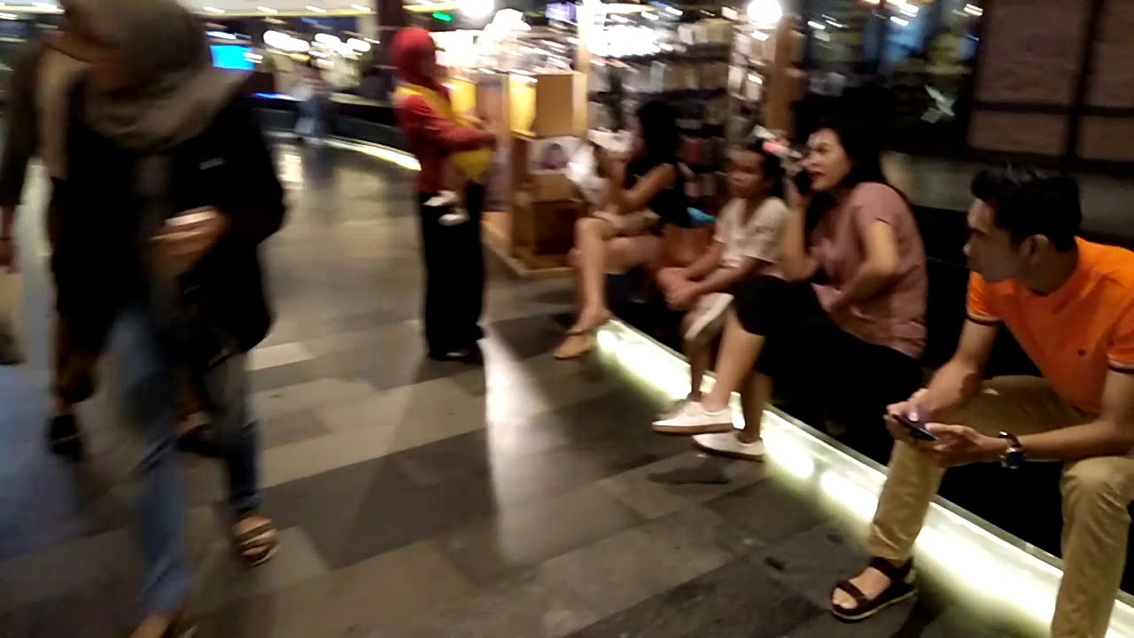 Unik, tempat kuliner di PIM 3, Pondok Indah Mall, Street Gallery - YouTube