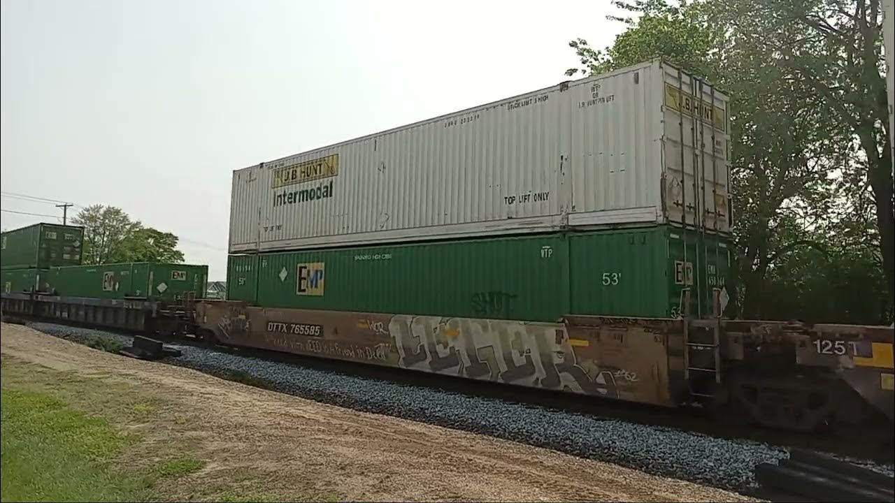 A Short NS 26C With an SD70ACe Leader - YouTube