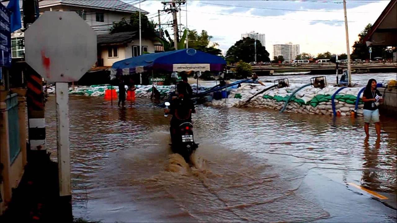 River Ping flood - YouTube