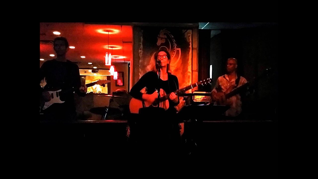 Mary Ann Redmond Live at Harp & Fiddle 2015-09-13 - YouTube