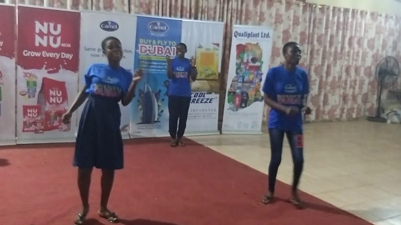 Prefects dance challenge inside Mamfe Methodist girls SHS - YouTube