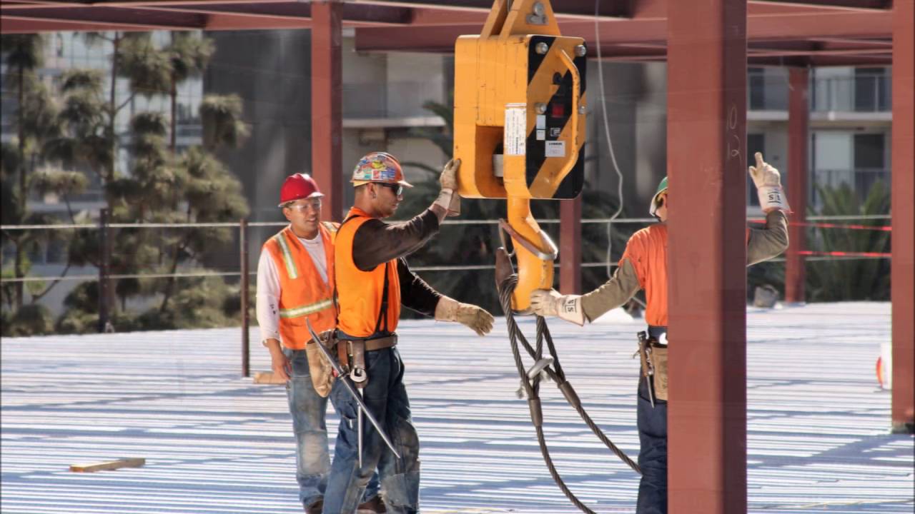 IW's Topping Out Schuff Steel - YouTube
