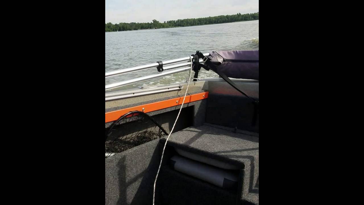 1977 140 hp johnson running fill speed - YouTube