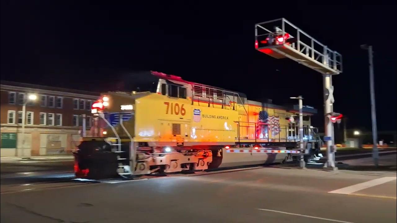 04/14/25 - UP 7106 flashes ditchlights at me in Centralia, Illinois - YouTube