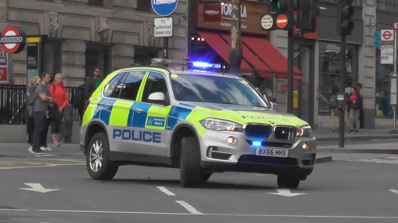 High Speed Responding London Metropolitan Police with lights and sirens ...
