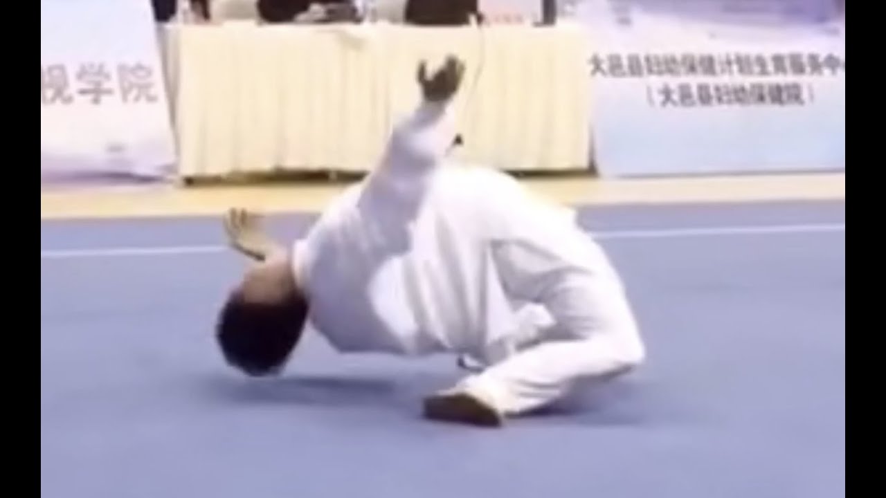 Drunken Style Kungfu Champion 醉拳全国冠军 地躺动作的新玩法！ - YouTube