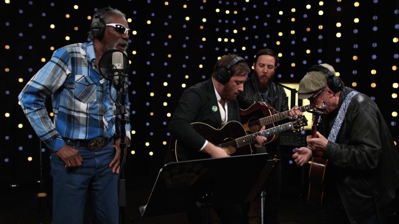 Dan Auerbach & The Easy Eye Sound Revue feat. Robert Finley - Medicine ...