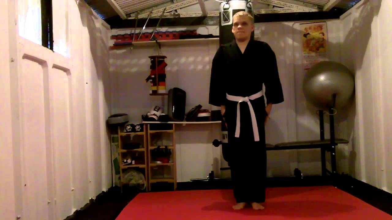 Musubi Dachi Bowing Stance - YouTube