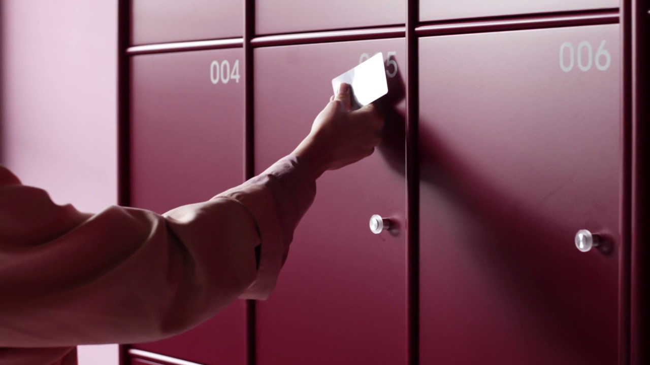 Lockers with keycard⎟Office interior inspiration⎟Montana furniture ...