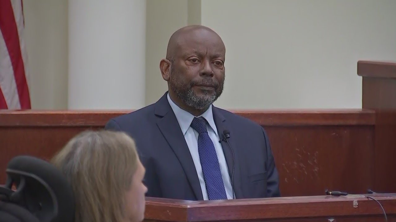 Aaron Dean Trial: Original call to police from neighbor played in court ...