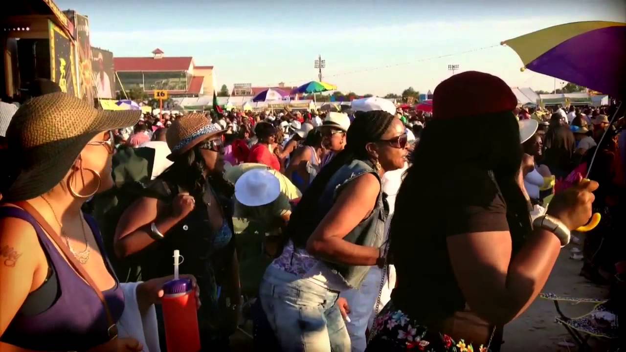 New Orleans Jazz Fest crowd does electric slide to Maze, featuring ...