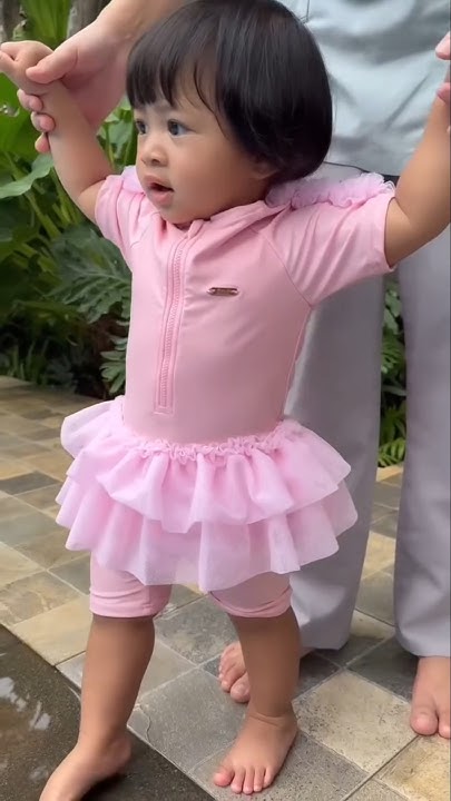 ADUH CANTIKNYA LILY PAKE BAJU RENANG MAU RENANG SAMA AA'NYA #babylily #raffinagita - YouTube