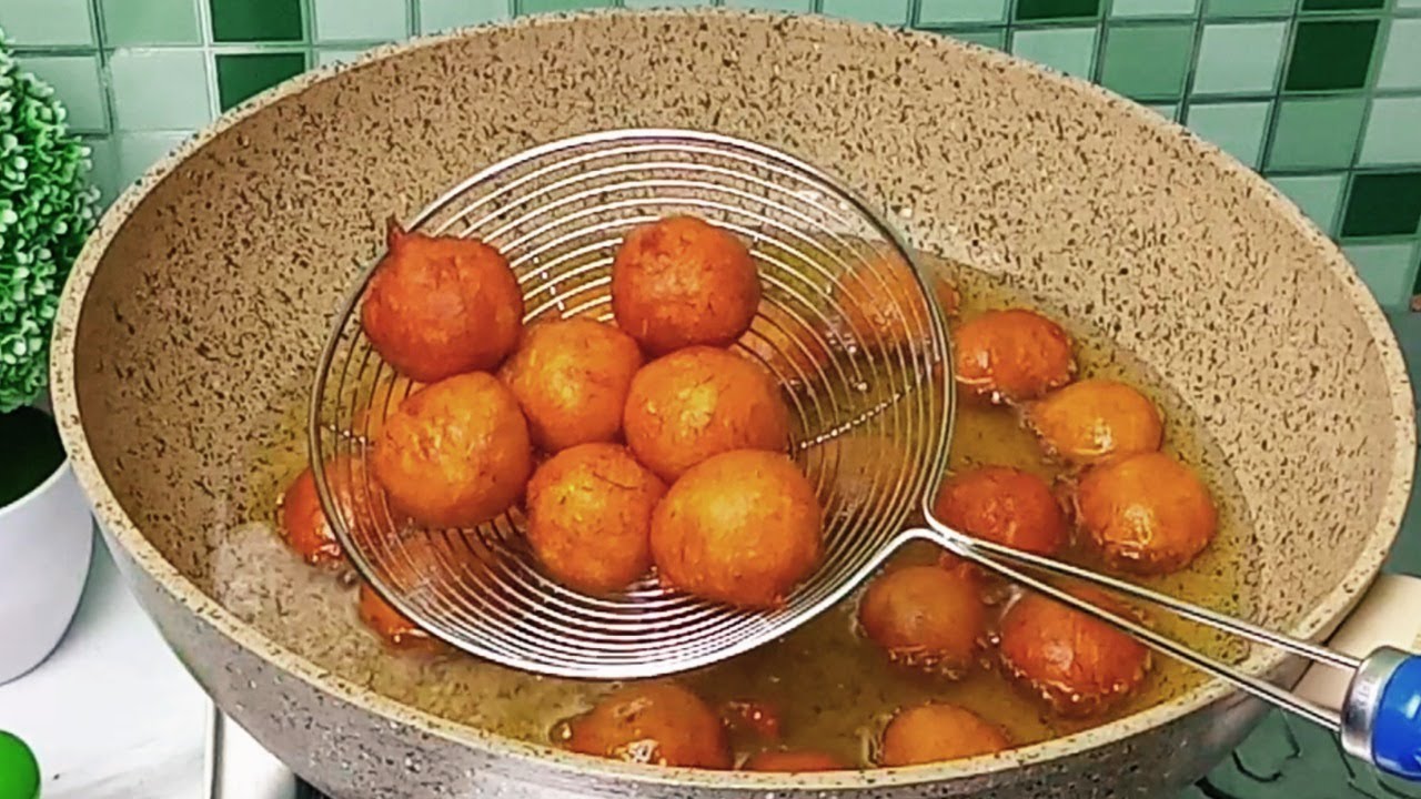 Cekodok pisang | Fried Banana Balls | Banana Fritters | Garing Diluar ...