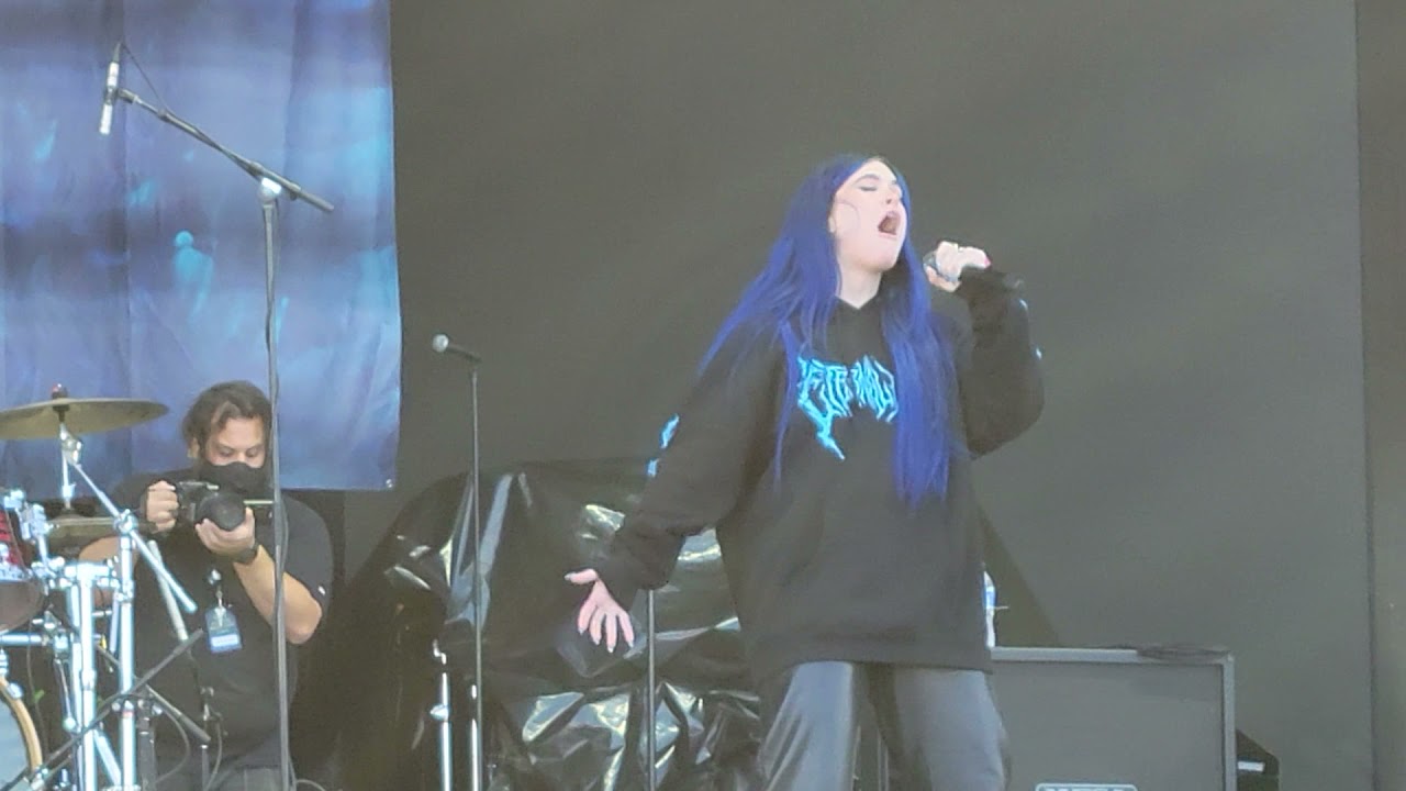 Spiritbox - Holy Roller : Live at Louder Than Life Louisville, KY 2021 ...