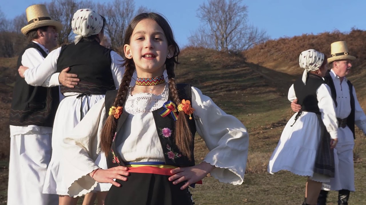 Ștefania Zah-Marian - Mândru-i Codru-n Sărbători - YouTube