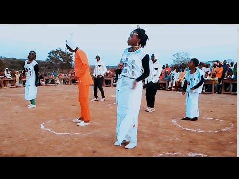 Fans de BIRI ade aux écoles du Cameroun.