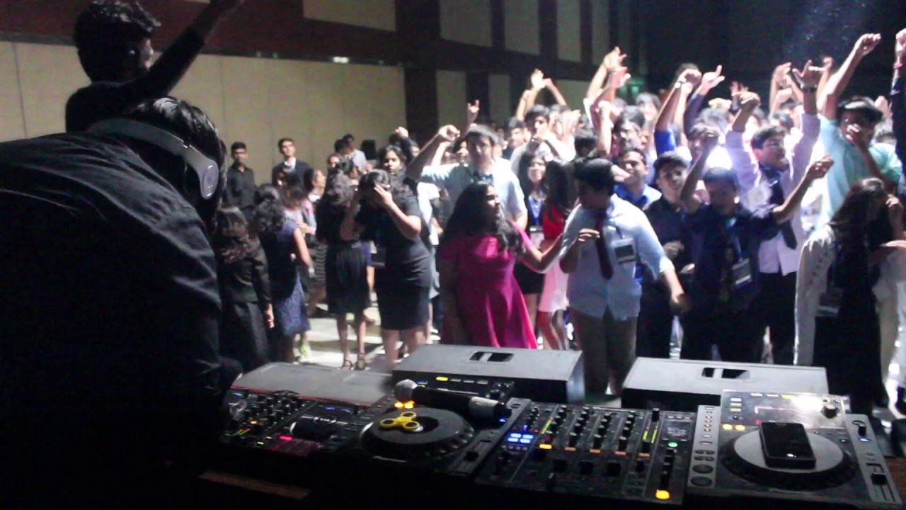 Dj Deadbeat Debut at OakMUN 2017 Socials - YouTube