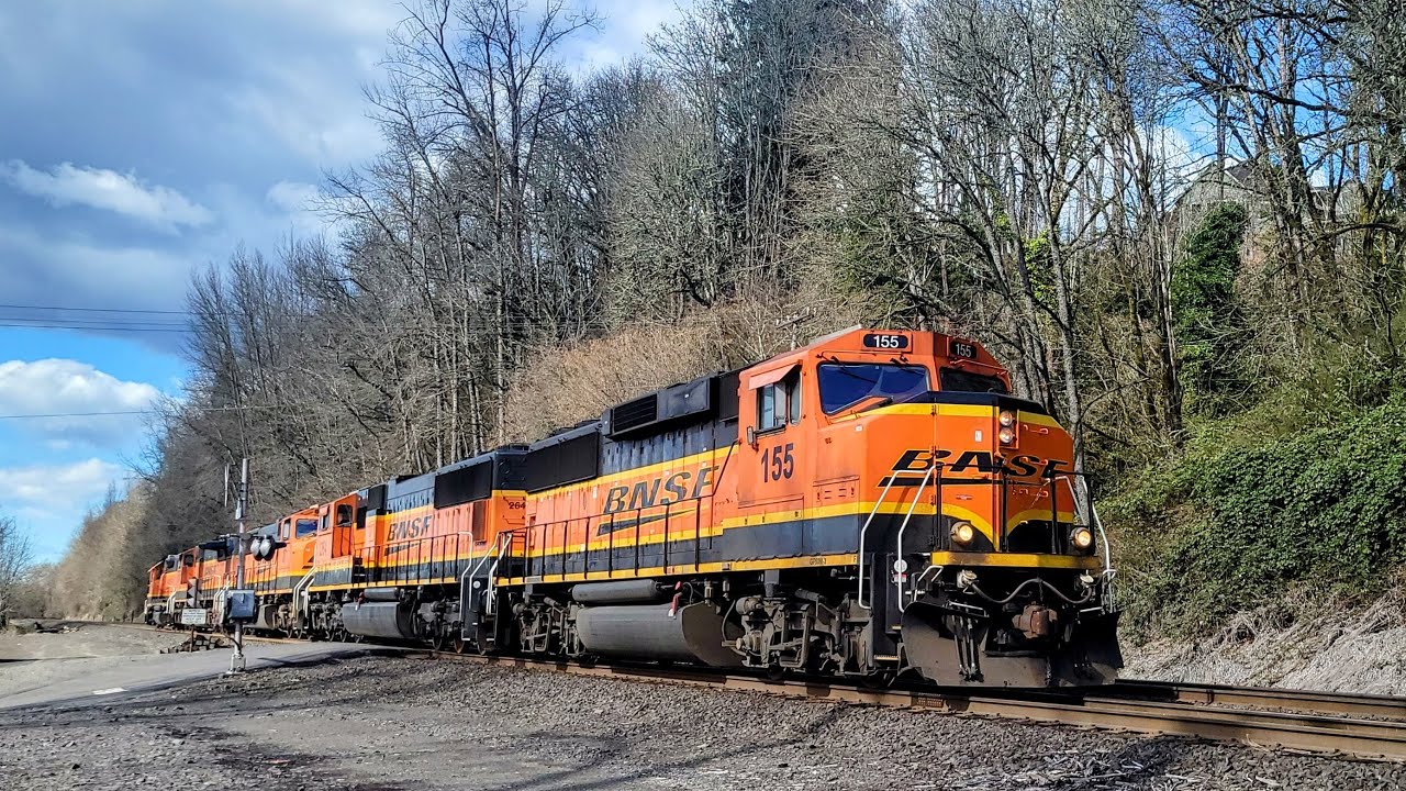 BNSF GP60M Locomotive Compilation - YouTube