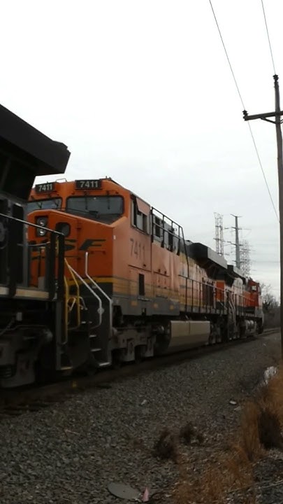 NS 64K With BNSF 7411 and BNSF H1 1018 - YouTube