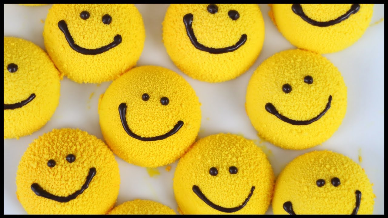 Edible Velvet Spray | How to Use | Chocolate Smiley Faces - YouTube