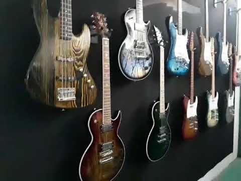 Roxy Guitar Series - YouTube