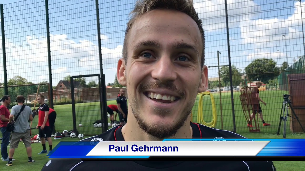 "Coman? Ich bin gespannt!" Paul Gehrmann (Energie Cottbus) vor dem ...